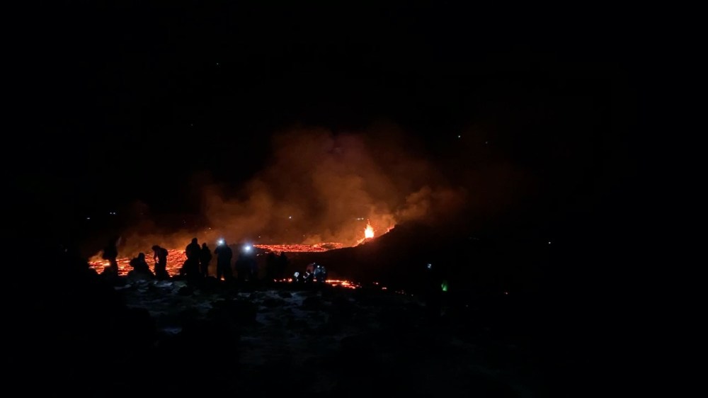 The man who walked up a volcano with 800 people on his back – Paul Cole ...