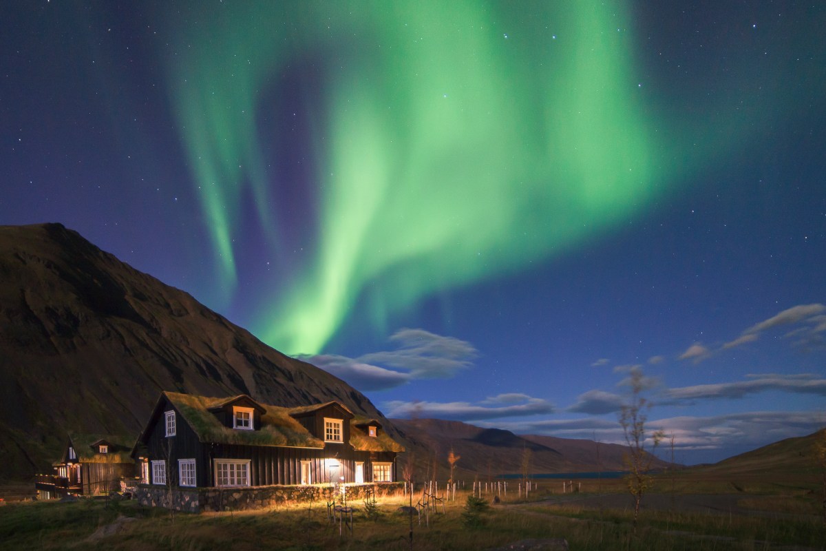 Remote Iceland lodge offers Northern Lights recording studio – Paul ...